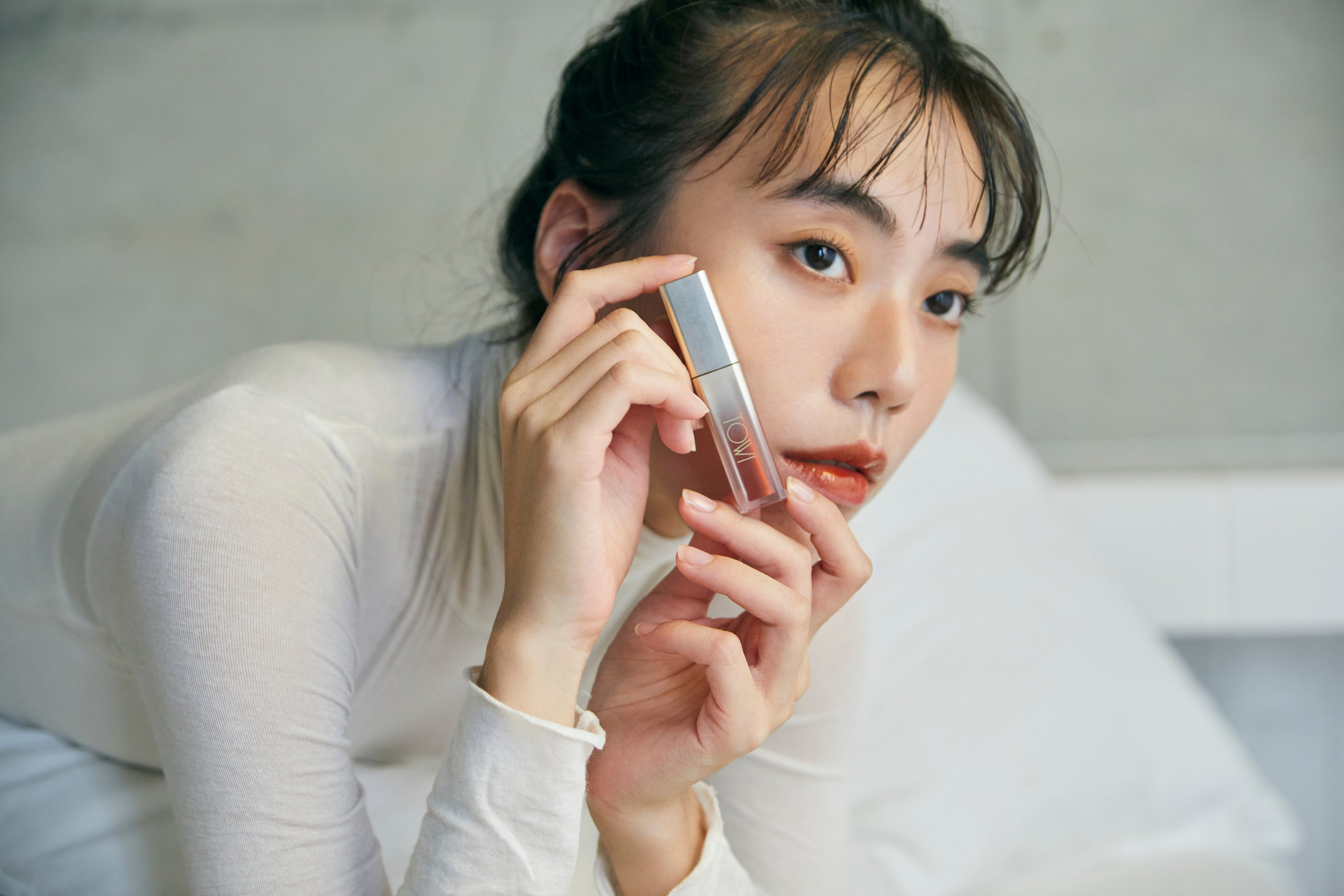 01 主人公 | brick red – TOWI